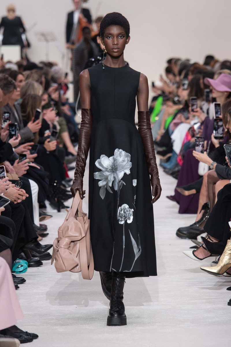 발렌티노, 20-21 FW 휴머니티 강조한 컬렉션 공개 | 패션서울